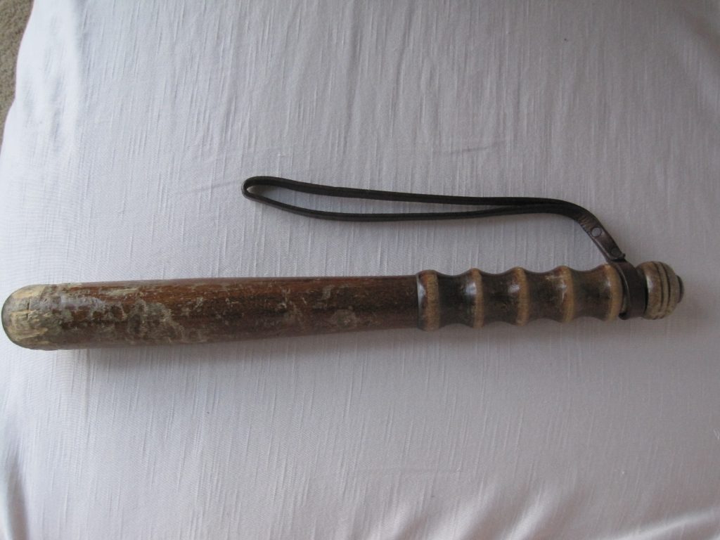 PRONTO AD USARE UN MANGANELLO-SFOLLAGENTE: DENUNCIATO 28ENNE DI APRILIA ...