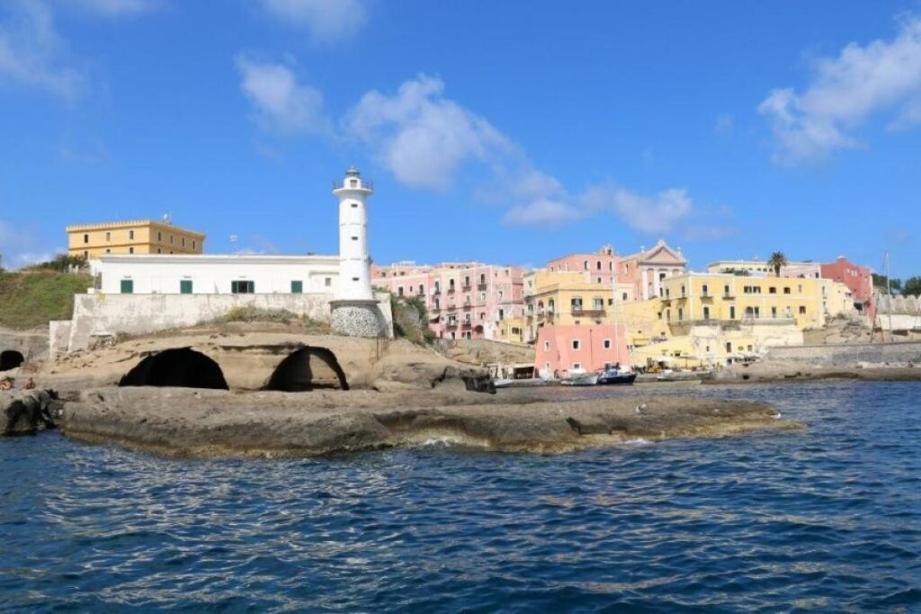 PORTI: QUASI 4 MILIONI PER ANZIO, FORMIA, TERRACINA, VENTOTENE E PONZA